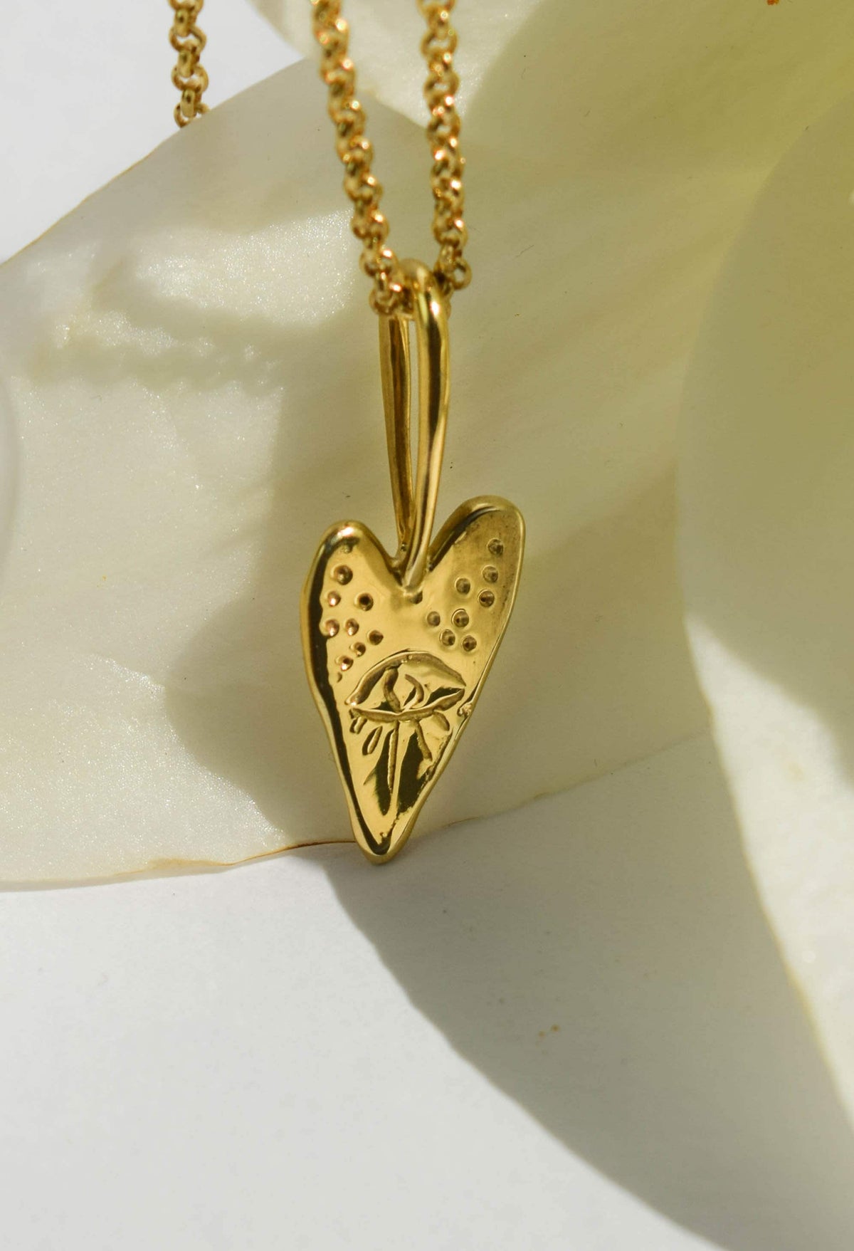 Heart and eye quirky necklace | Annoushe